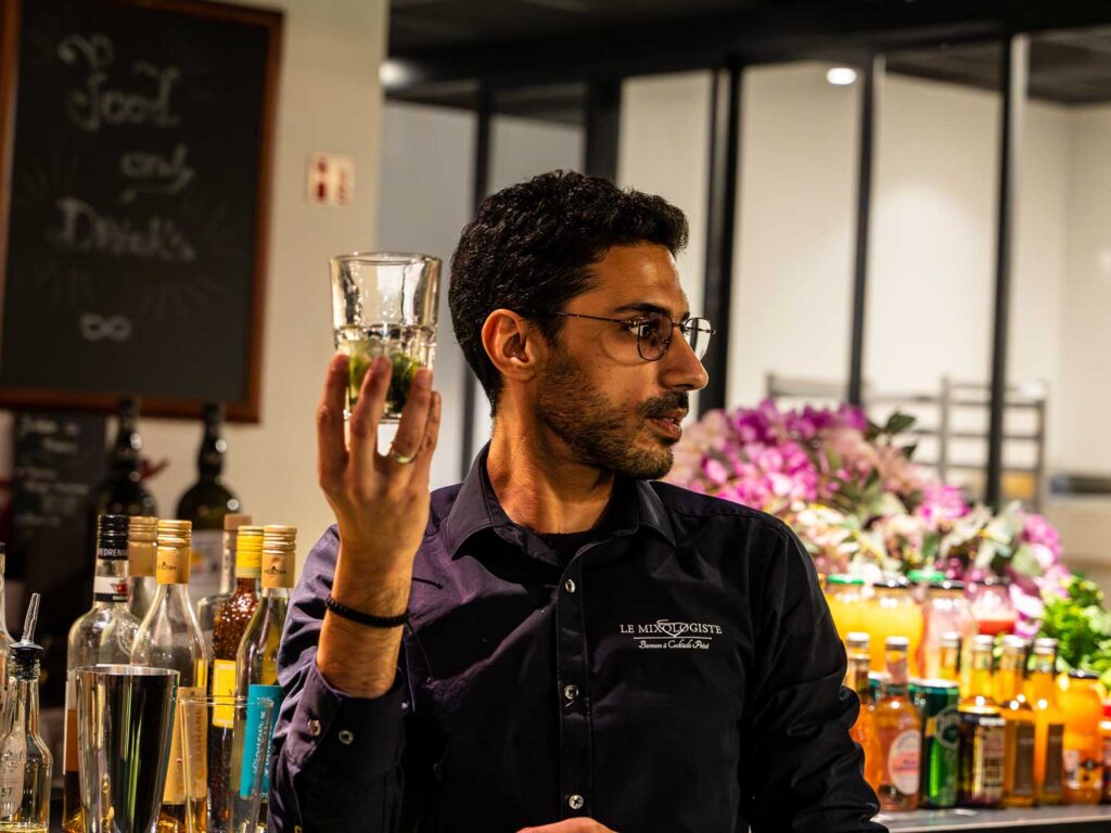 Ateliers cocktails en team building - Le mixologiste